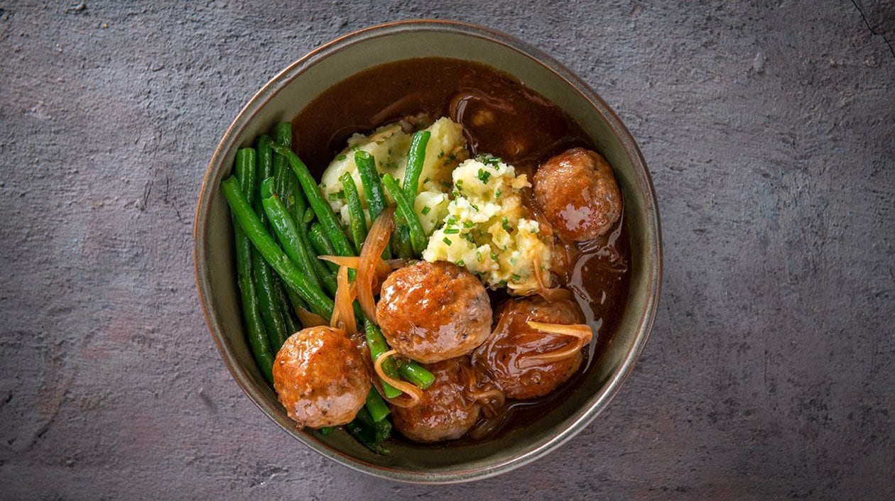 Lamsballetjes met een aardappel écrasé, boontjes en een jus van sjalot ...